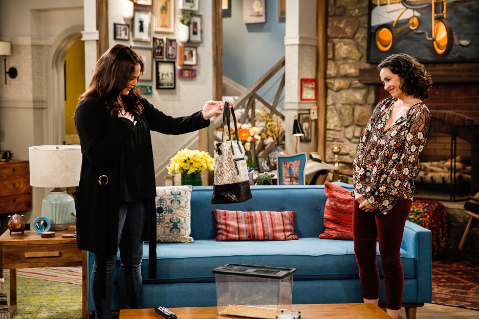 Man with a Plan - The Burns System (S02E18) (2018) | ČSFD.cz