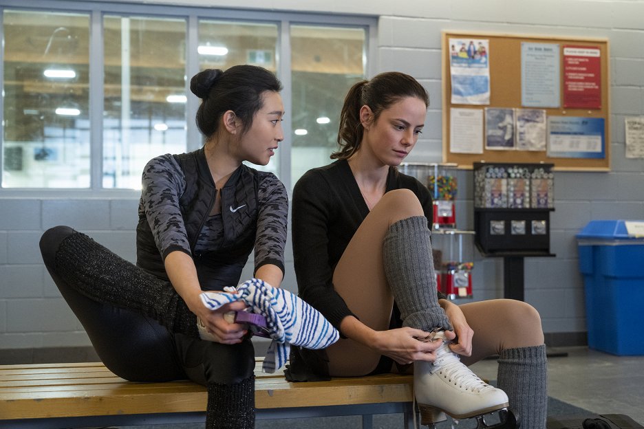 Spinning Out - Welcome to the Family (E02) (2020) | ČSFD.cz