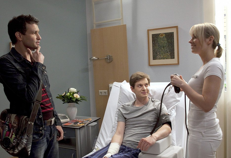 In aller Freundschaft - Die Katastrophe (S13E27) (2010) | ČSFD.cz