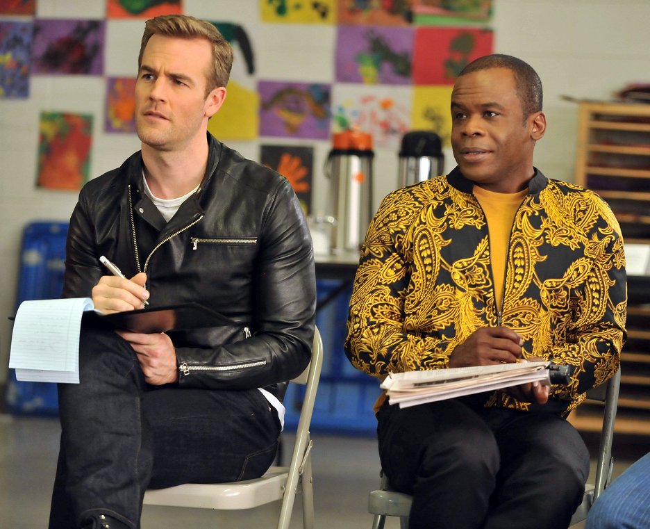 Mrcha od vedle - Using People... (S02E17) (2013) | Galerie - Z epizody ...