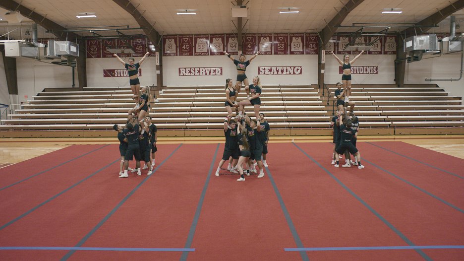 Cheerleading - Dostat se do výběru (S01E02) (2020) | ČSFD.cz