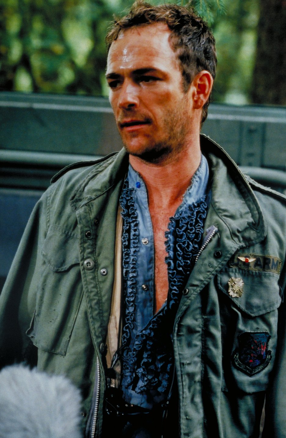 Jeremiah - Letters from the Other Side: Part 1 (S01E01) (2002) | ČSFD.cz