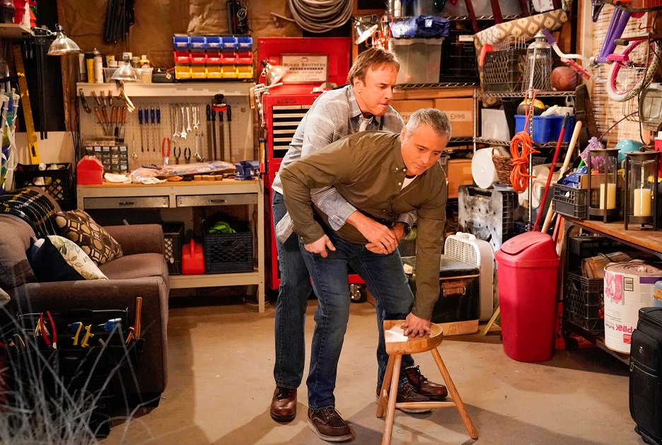 Man with a Plan - Adam Acts His Age (S03E09) (2019) | ČSFD.cz