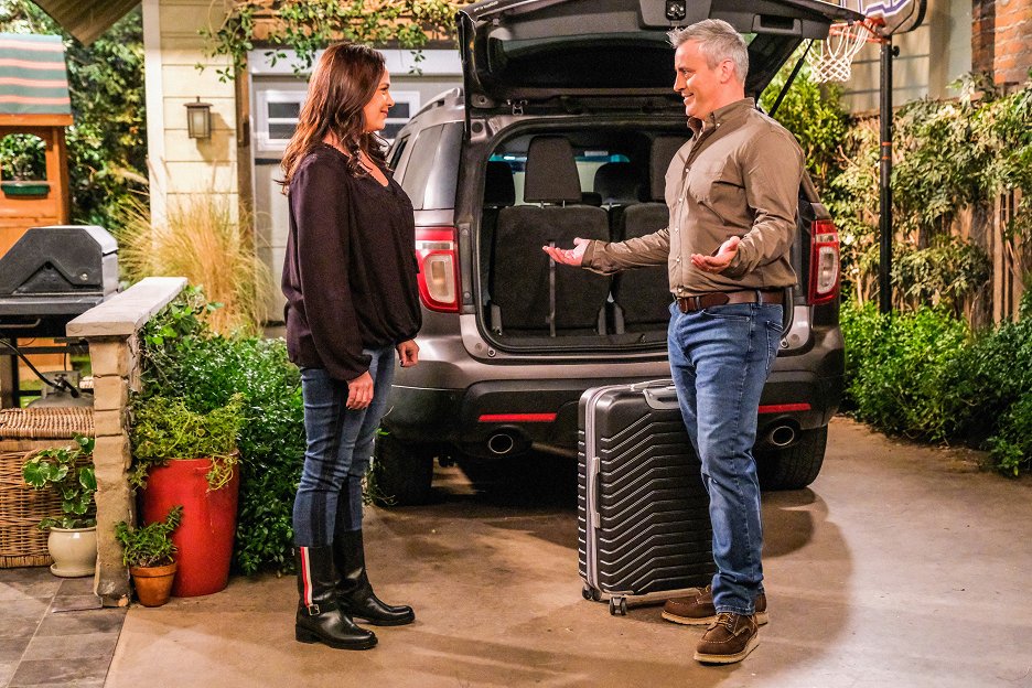 Man with a Plan - Clean Country Living (S03E12) (2019) | ČSFD.cz