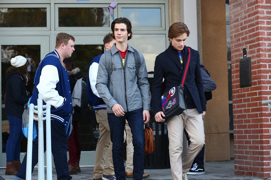 Americká manželka - Skautský oddíl Divoké květiny (S04E12) (2020) | ČSFD.cz