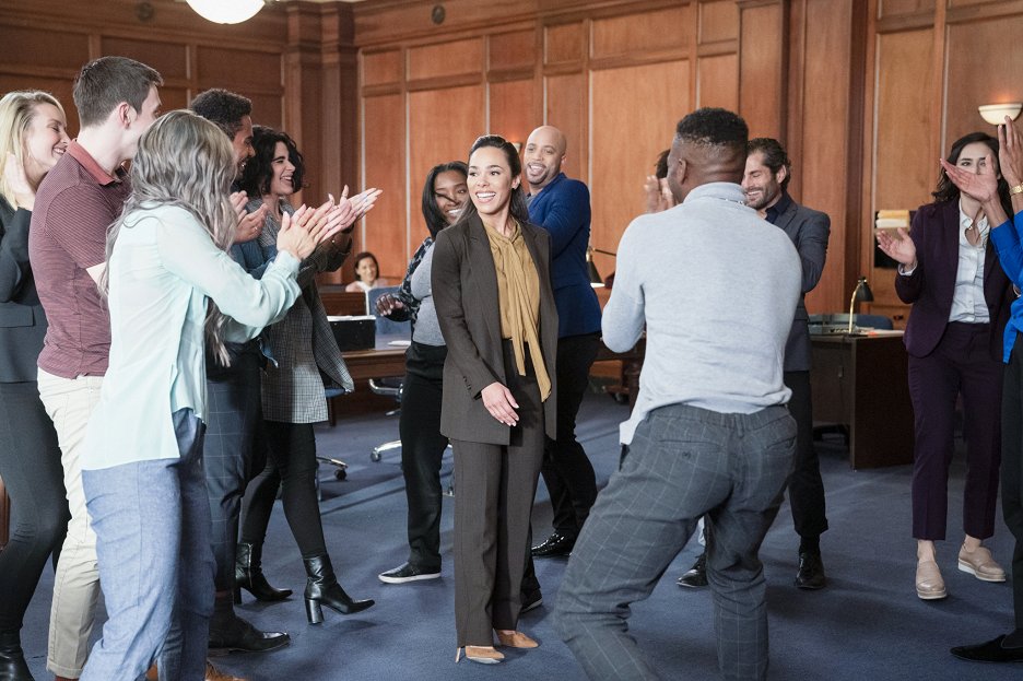 All Rise - Prelude to a Fish (S01E15) (2020) | ČSFD.cz