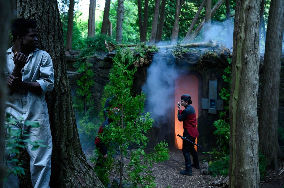 Utopia Falls - Lost Ones (E07) (2020) | ČSFD.cz