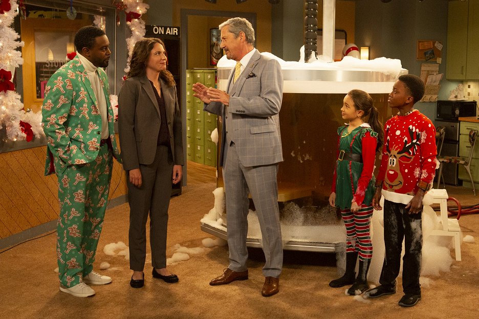 Poper se s tím! - Merry Christmas Mr. Gooch (S01E19) (2019) | ČSFD.cz