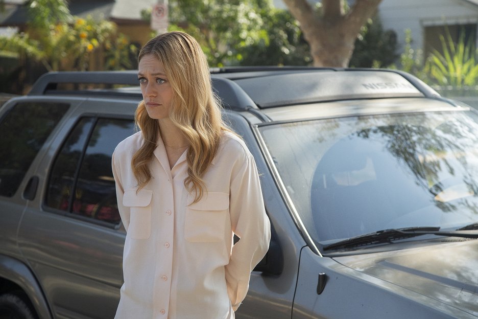 Sneaky Pete - The Huckleberry Jones (S03E02) (2019) | ČSFD.cz