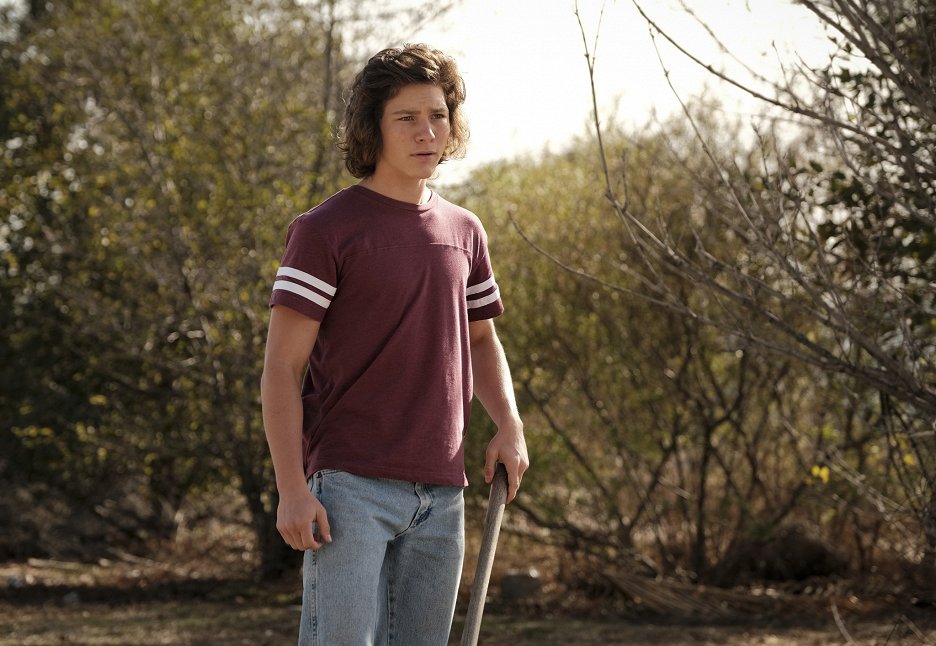 Young Sheldon - A Slump, a Cross and Roadside Gravel (S03E14) (2020 ...