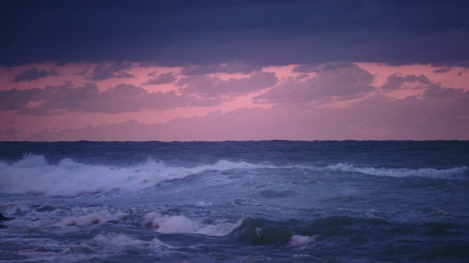 The Sea Between Us (2019) | ČSFD.cz