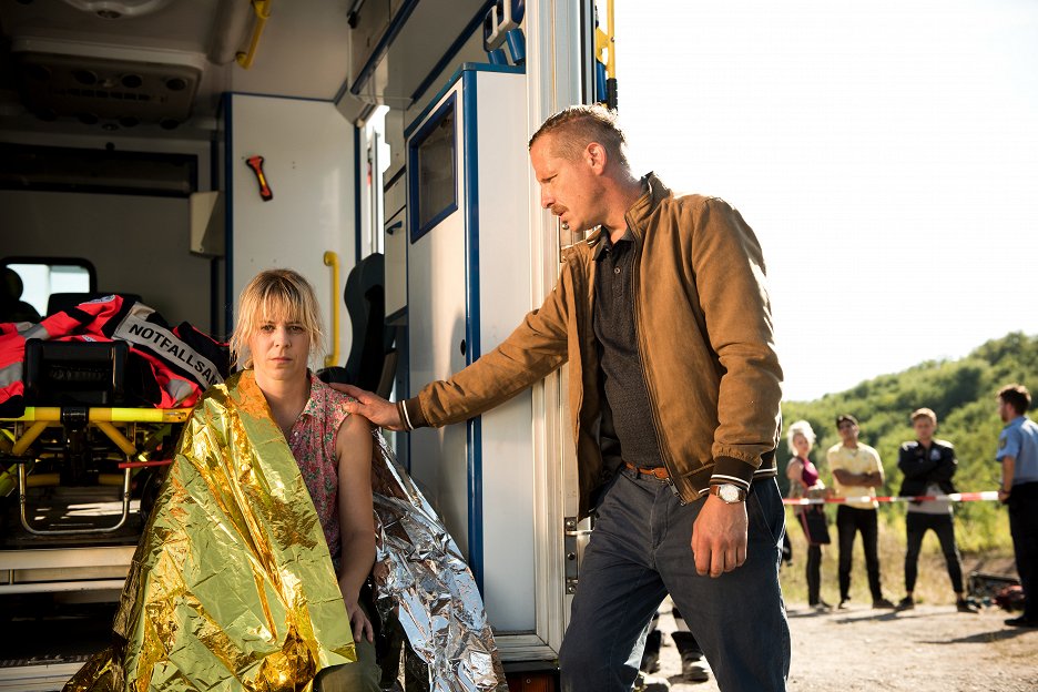 In Wahrheit - Still ruht der See (E03) (2019) | ČSFD.cz