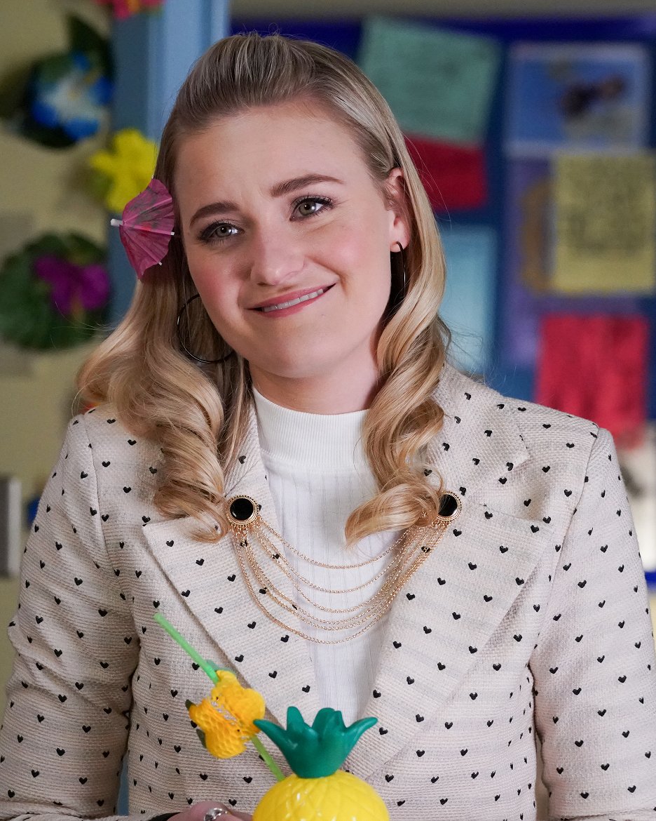 Schooled - Garden Party (S02E17) (2020) | ČSFD.cz