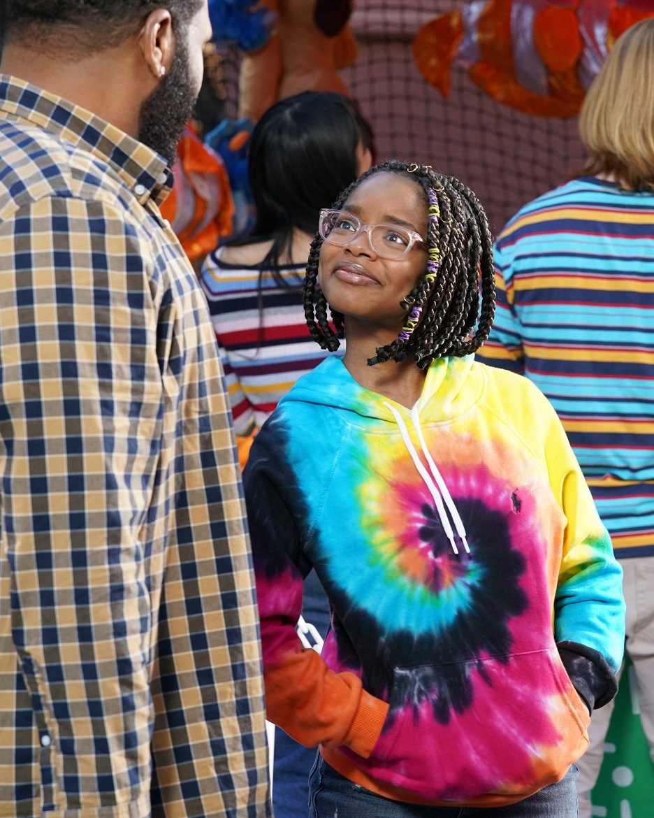 Black-ish - Dad Bod-y of Work (S06E19) (2020) | ČSFD.cz