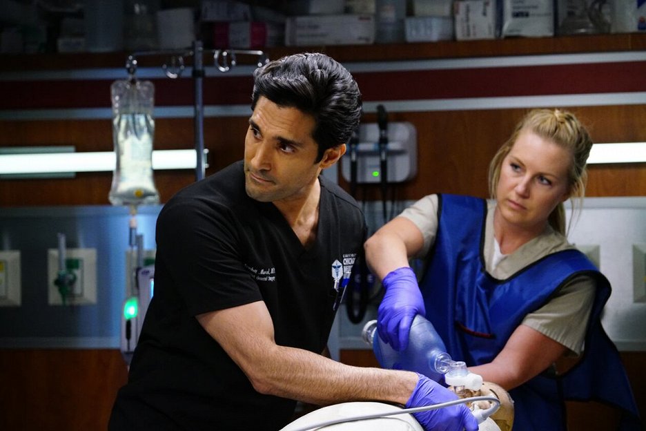 Chicago Med - Pain is for the Living (S05E13) (2020) | ČSFD.cz