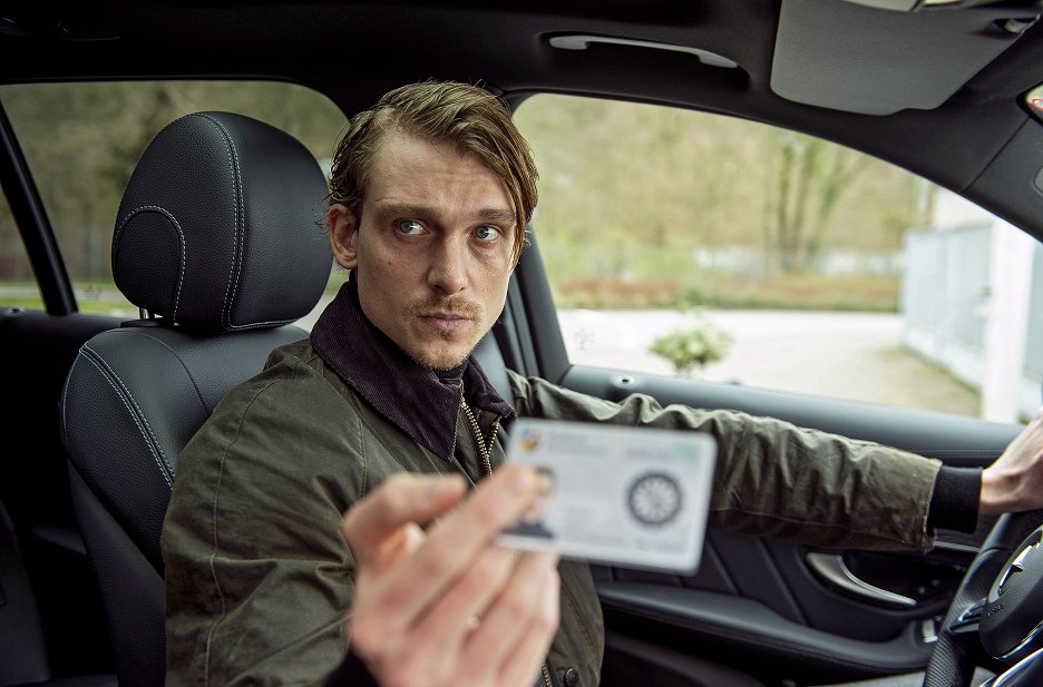 Místo činu - Das fleißige Lieschen (S51E14) (2020) | ČSFD.cz