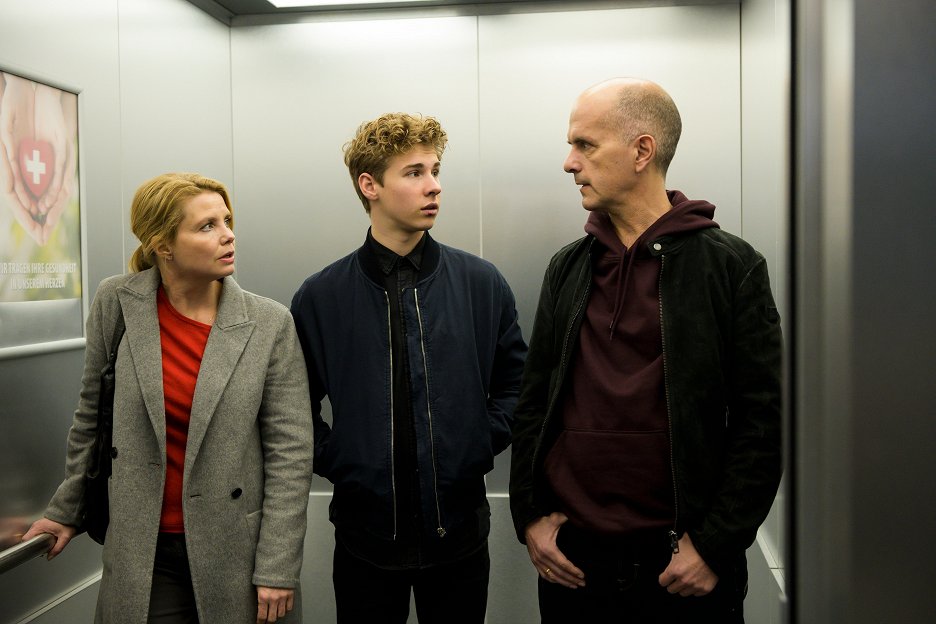 Merz gegen Merz - Schlussstriche (S02E08) (2020) | ČSFD.cz