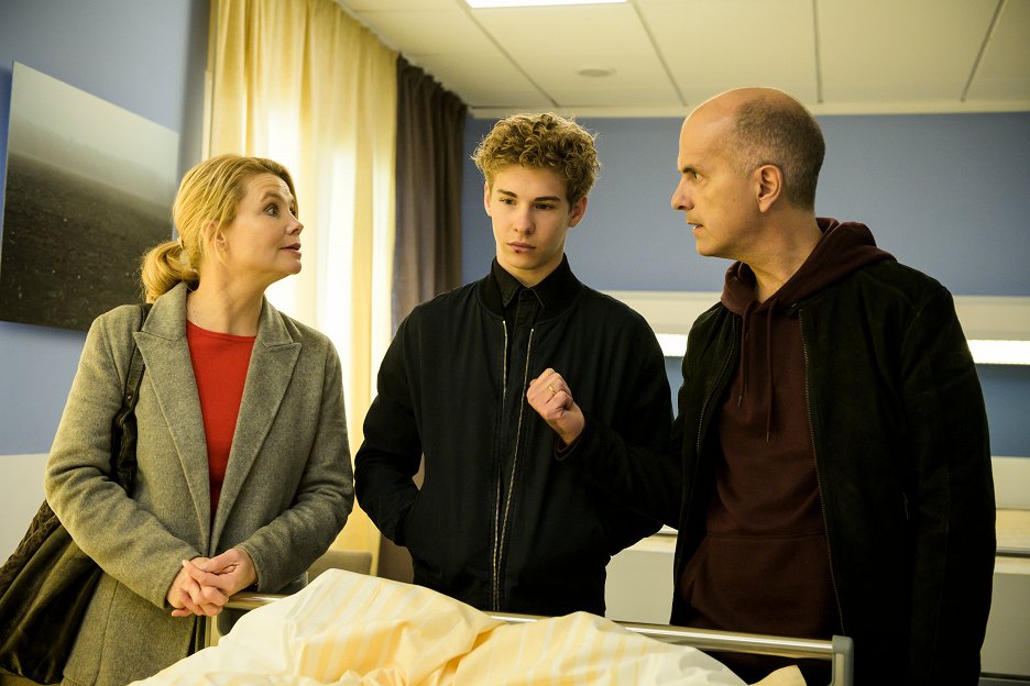 Merz gegen Merz - Schlussstriche (S02E08) (2020) | ČSFD.cz