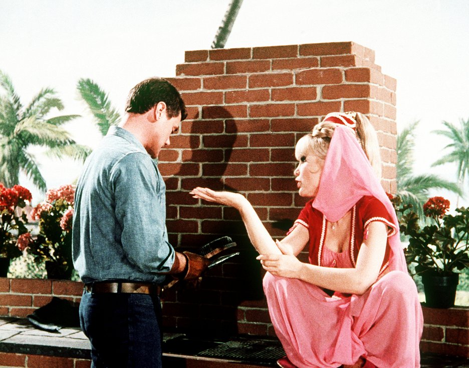 I Dream of Jeannie - Jeannie, the Matchmaker (S05E13) (1969) | ČSFD.cz