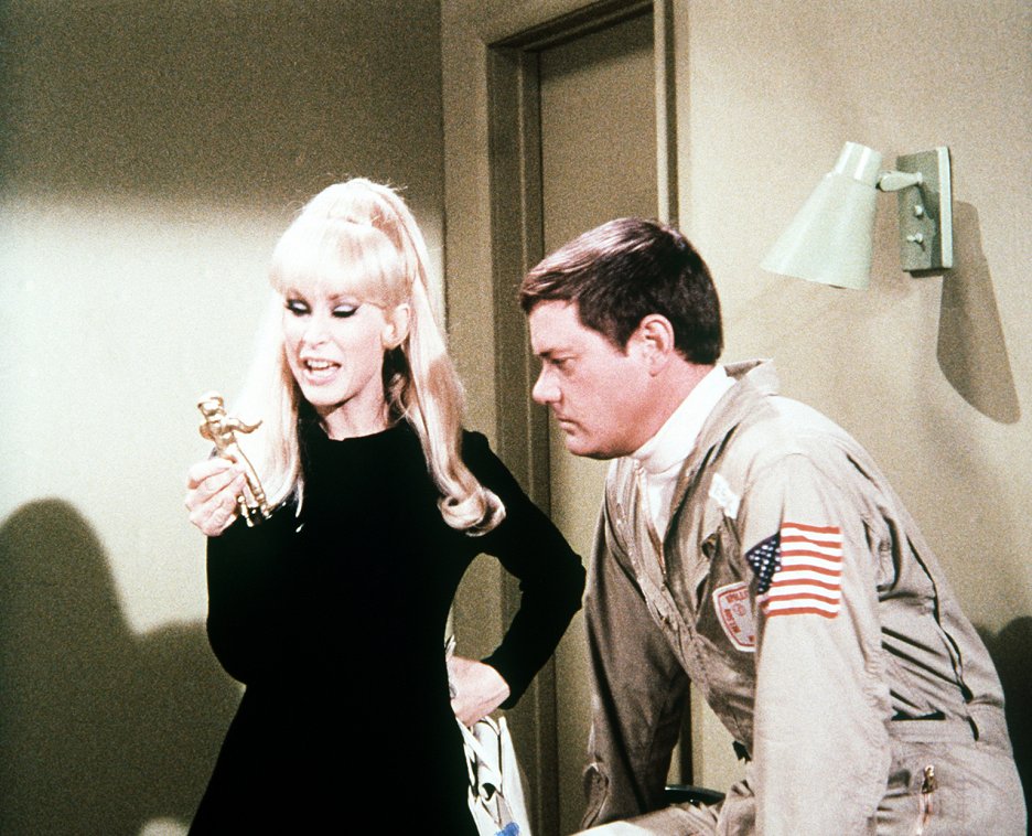 I Dream of Jeannie - The Solid Gold Jeannie (S05E17) (1970) | ČSFD.cz