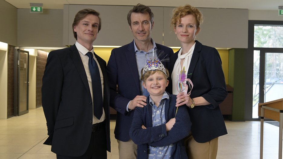 Frau Jordan stellt gleich - Ritterinnen und Cowgirls (S01E03) (2019 ...