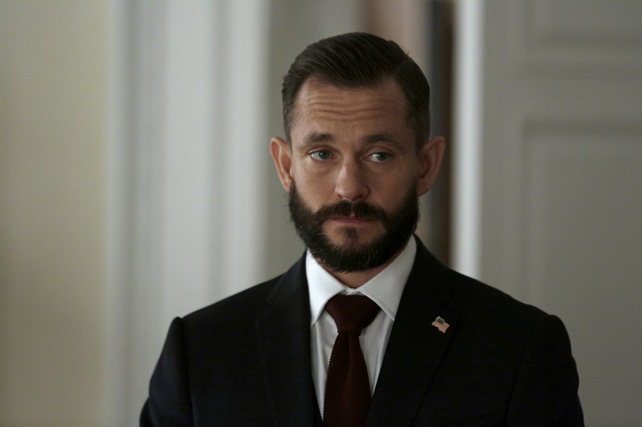 Ve jménu vlasti - Na útěku (S08E09) (2020) | ČSFD.cz