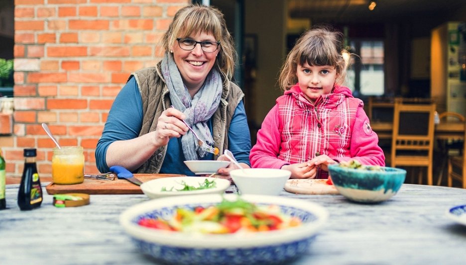 Zu Tisch ... - in Sachsen-Anhalt (S17E04) (2017) | ČSFD.cz
