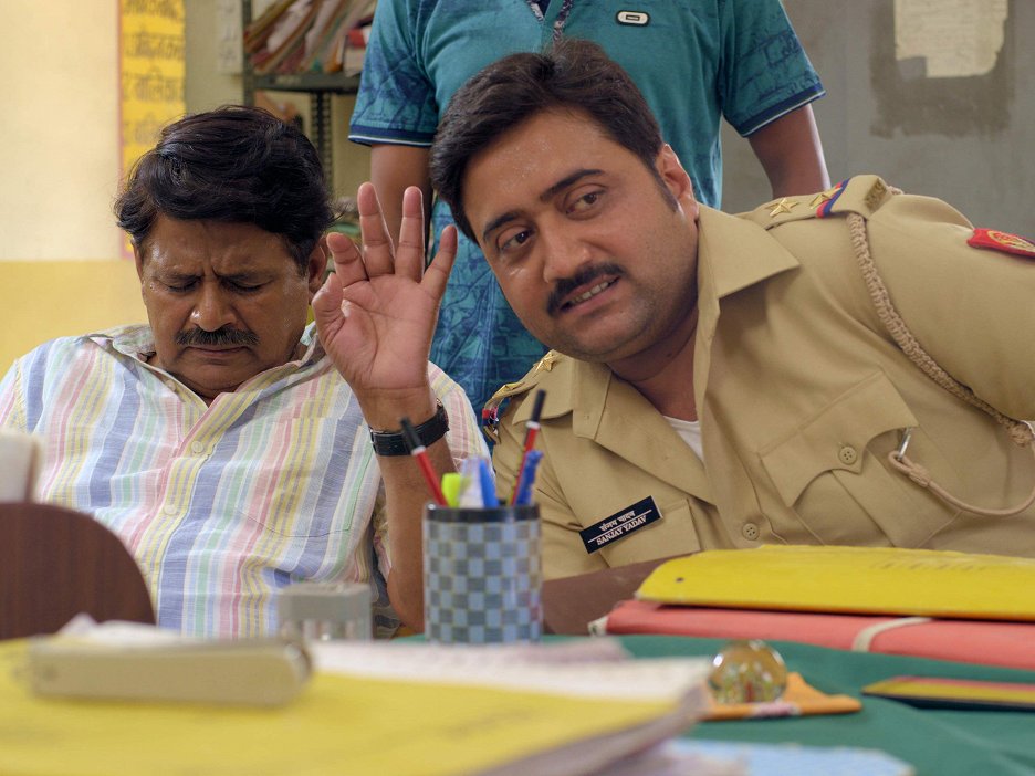 Panchayat - Computer Nahi Monitor (E05) (2020) | ČSFD.cz