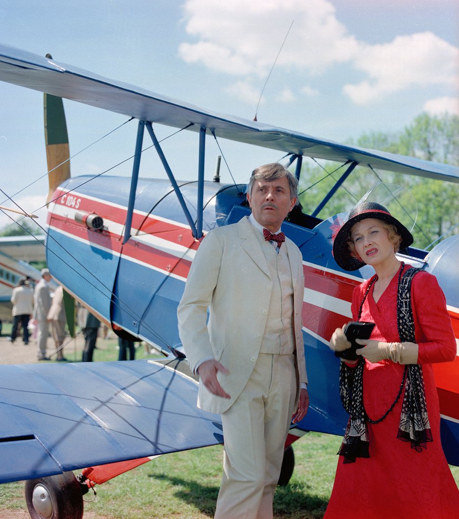Náhrdelník - Úpadek (E10) (1992) | ČSFD.cz