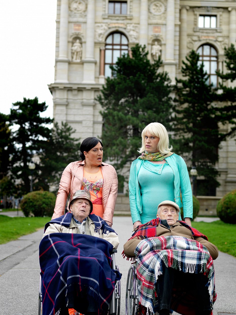 BÖsterreich - Mittelpunkt und Ende (E10) (2014) | Alkotók | ČSFD.cz