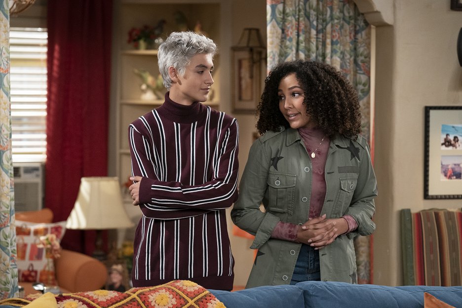 One Day at a Time - One Halloween at a Time (S04E04) (2020) | ČSFD.cz