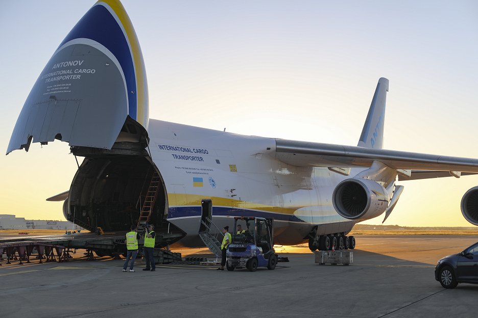 Building the Ultimate - Mega Plane (E03) (2019) | ČSFD.cz