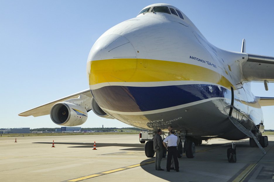 Building the Ultimate - Mega Plane (E03) (2019) | ČSFD.cz