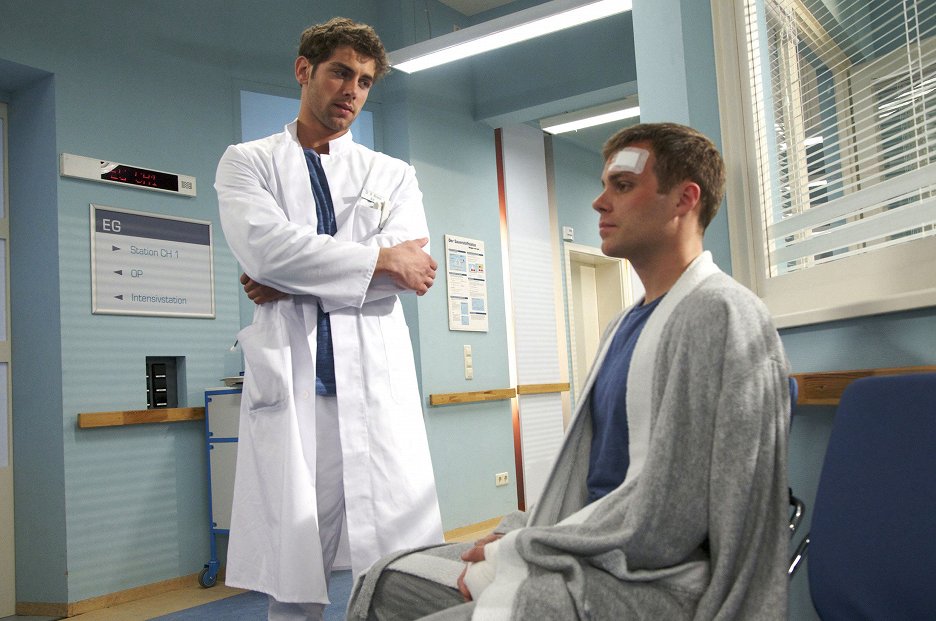 In aller Freundschaft - Hoffnungsschimmer (S15E28) (2012) | ČSFD.cz