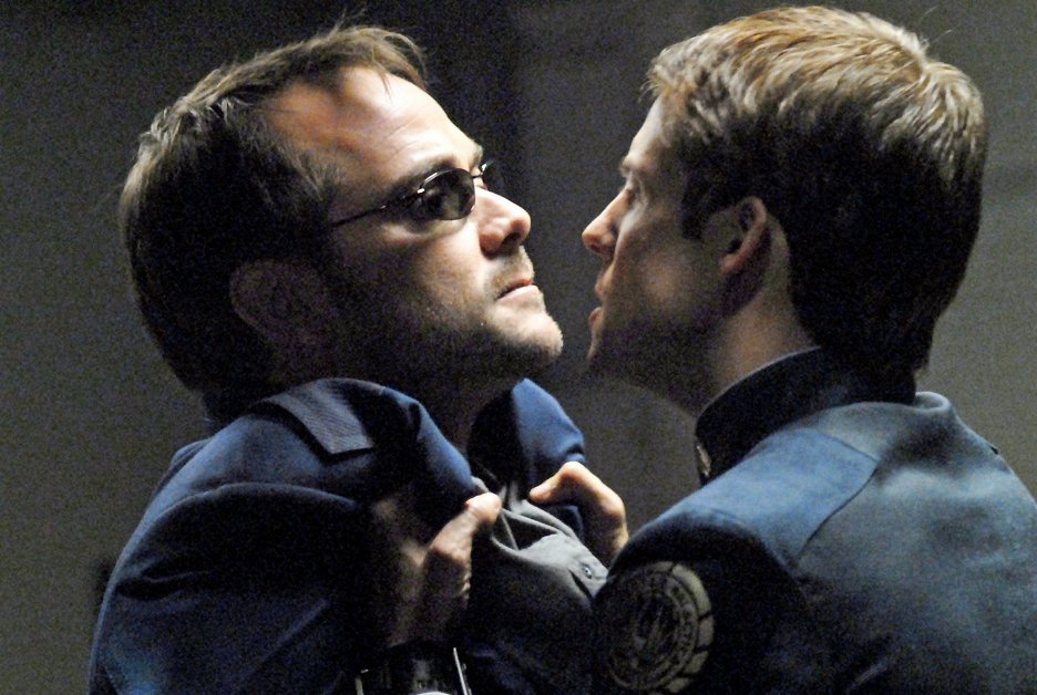 Battlestar Galactica - Syn, který se postavil otci (S03E18) (2007 ...