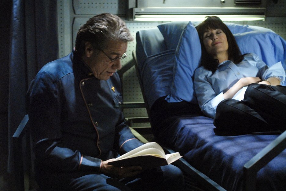 Battlestar Galactica - Úniková rychlost (S04E04) (2008) | ČSFD.cz