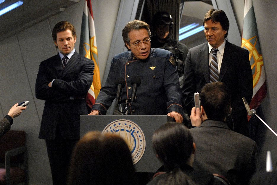 Battlestar Galactica - Neklid zmítá mou duší (S04E12) (2009) | ČSFD.cz