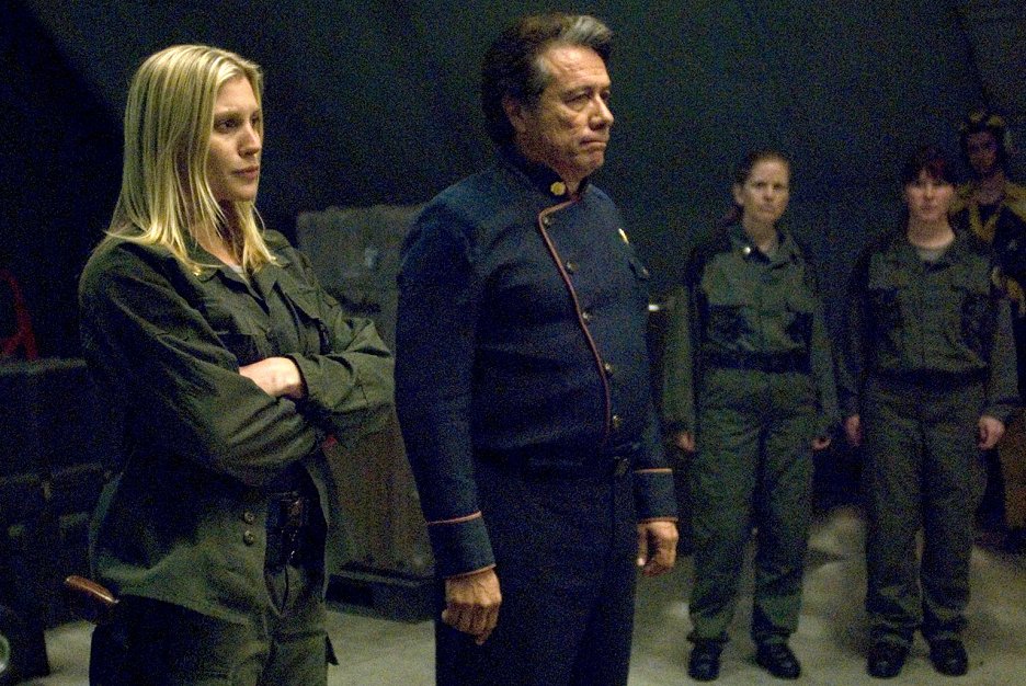 Battlestar Galactica - Rozbřesk, 1. část (S04E19) (2009) | ČSFD.cz