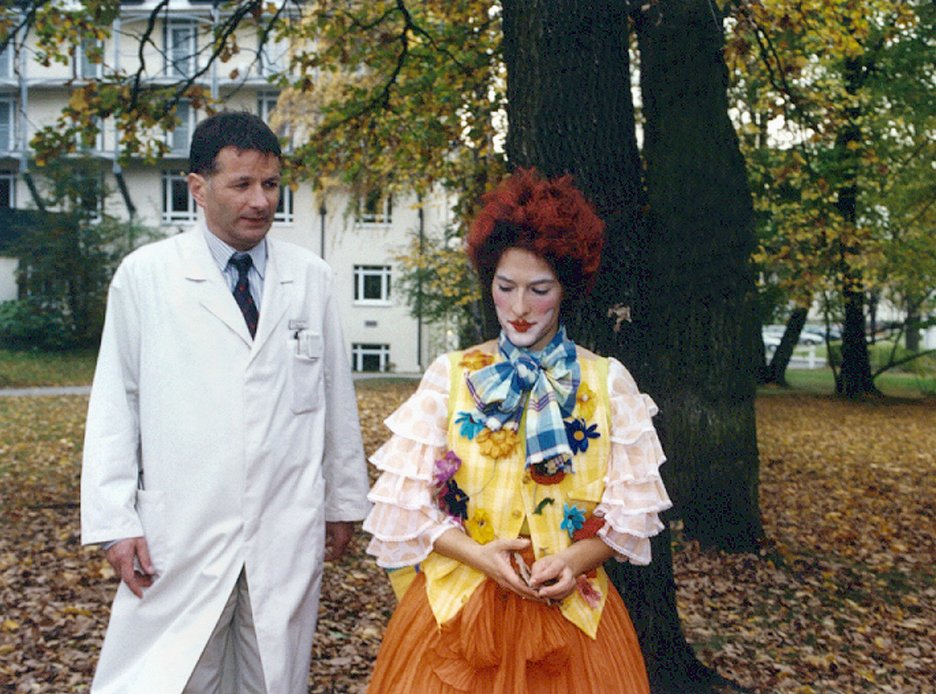 In aller Freundschaft - Auch Clowns müssen weinen (S04E08) (2001) | ČSFD.cz