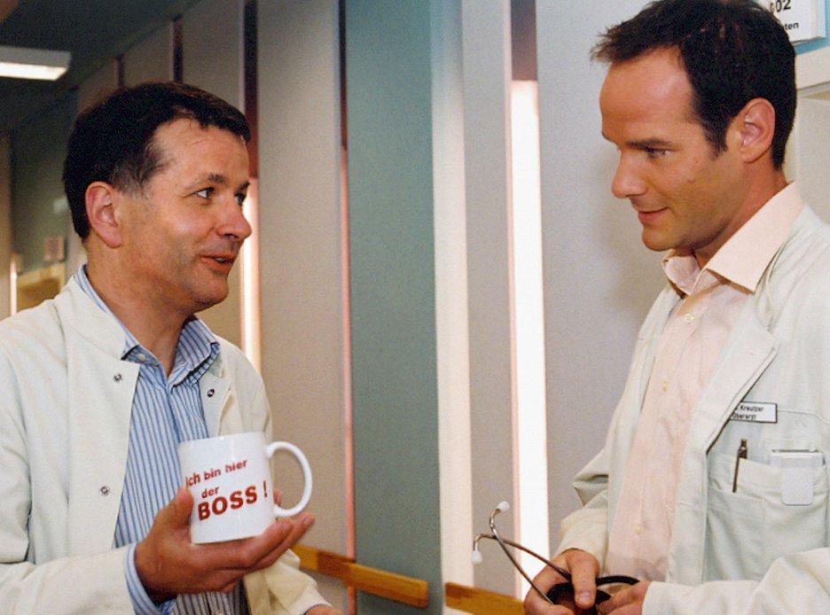 In aller Freundschaft - Die Nachricht des Tages (S05E25) (2002) | ČSFD.cz