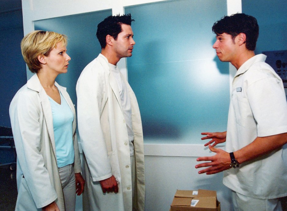 In aller Freundschaft - Spätes Glück (S05E35) (2002) | ČSFD.cz