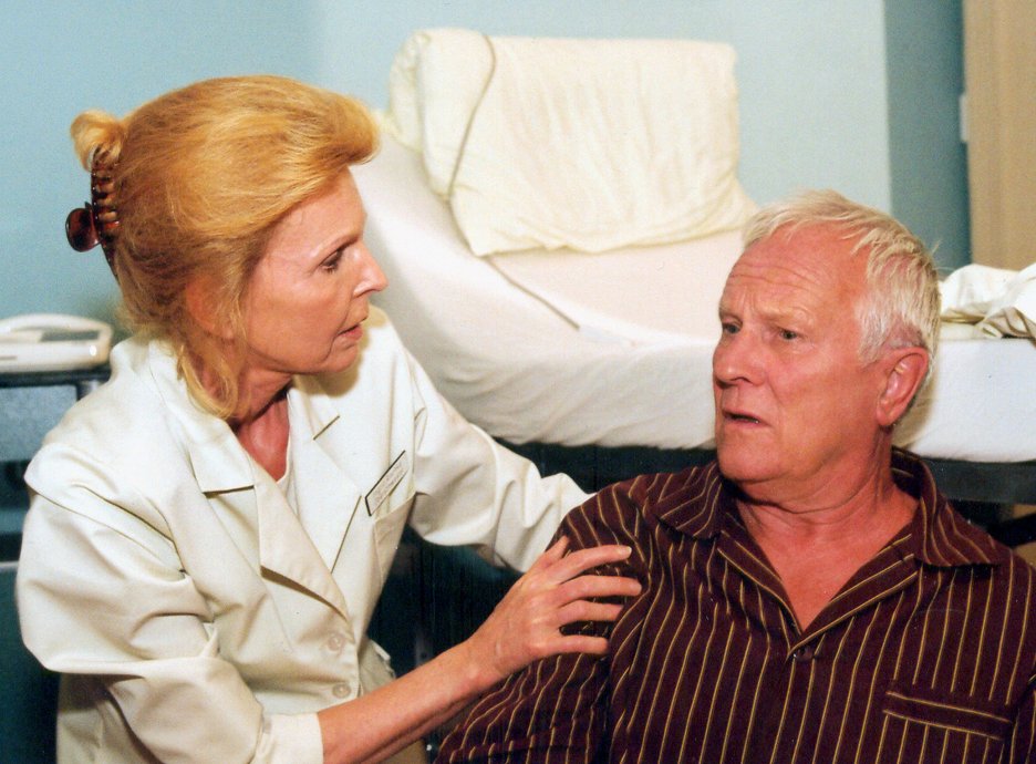 In aller Freundschaft - Harte Kerle (S06E37) (2003) | ČSFD.cz