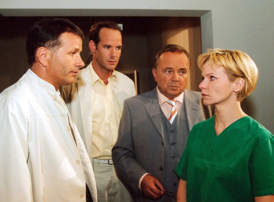 In aller Freundschaft - Für immer und ewig (S06E39) (2003) | ČSFD.cz