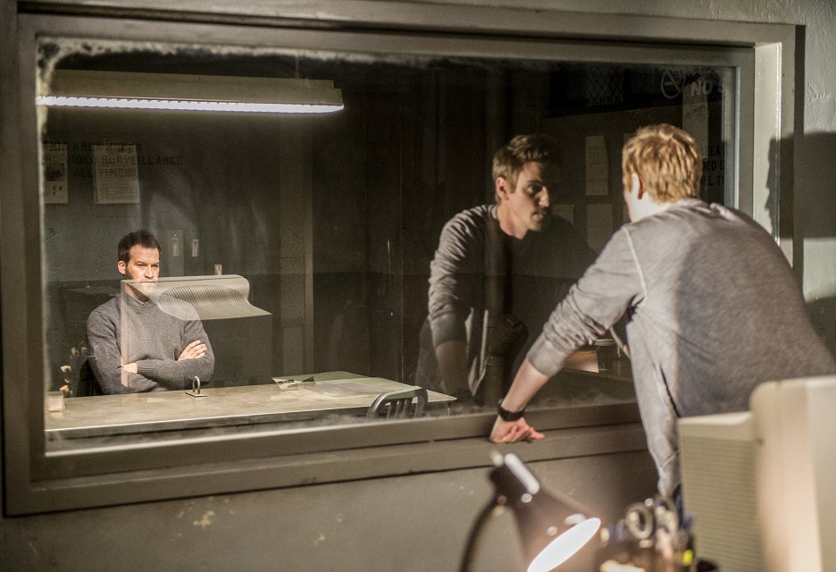 Frequency - Negative Copy (E11) (2017) | ČSFD.cz