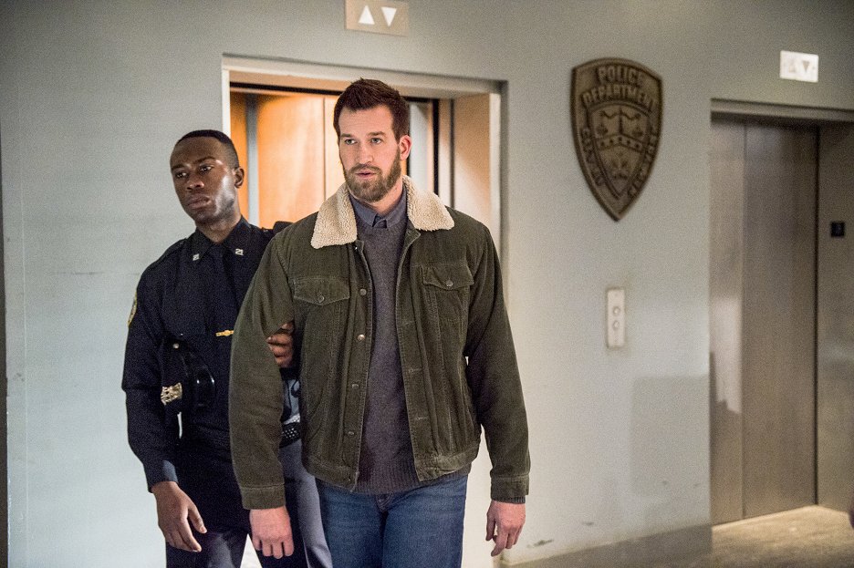 Frequency - Negative Copy (E11) (2017) | ČSFD.cz