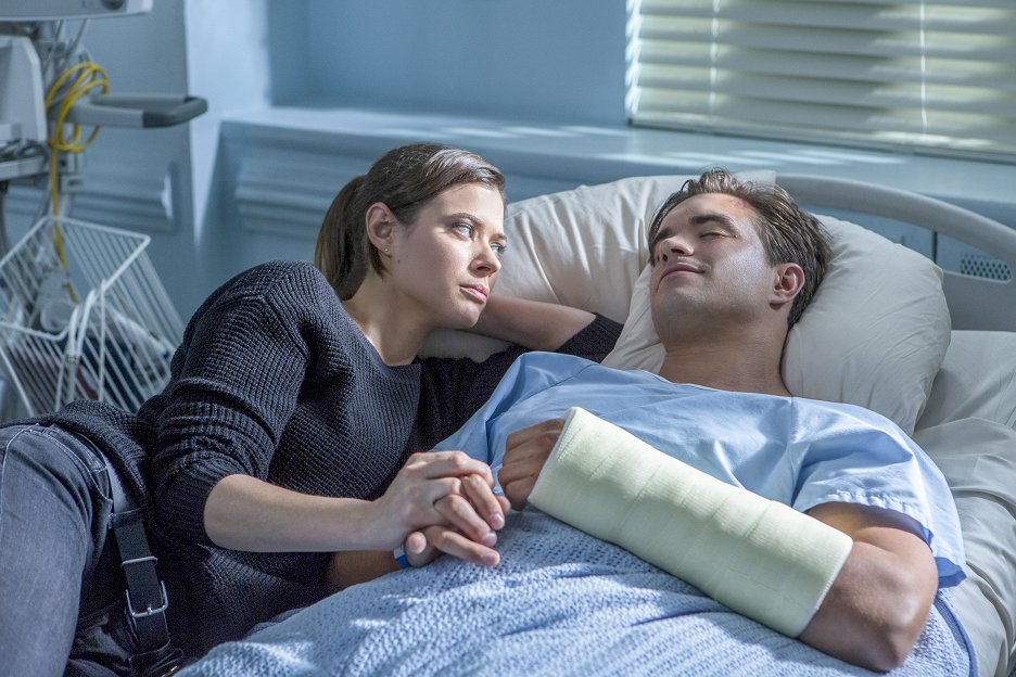 Frequency - The Edison Effect (E10) (2017) | ČSFD.cz