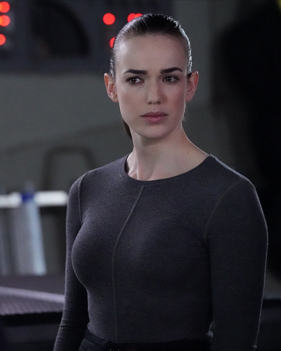 Elizabeth Henstridge | Galéria - Z filmu | ČSFD.sk