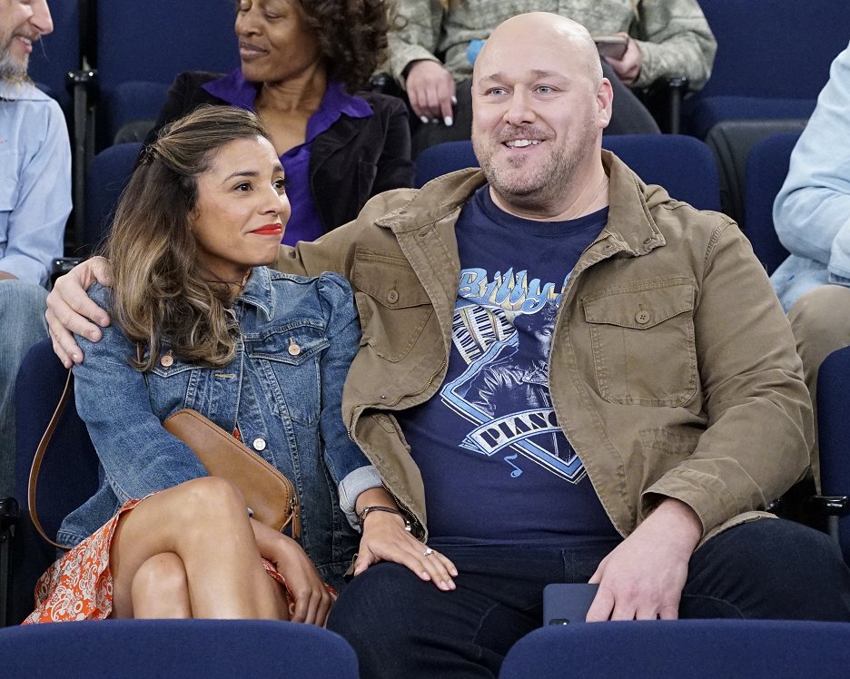 United We Fall - Date Night (E03) (2020) | ČSFD.cz