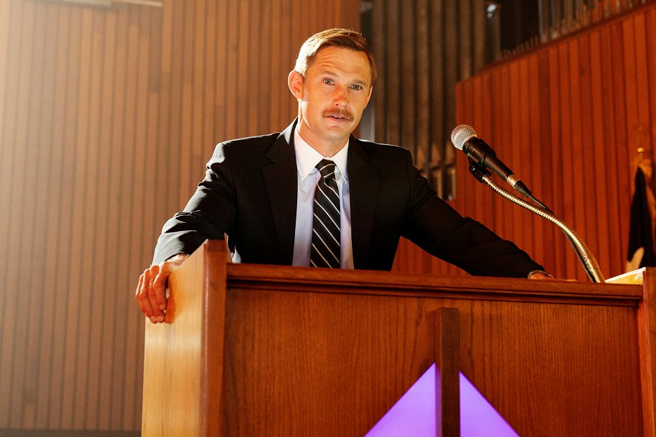 Briarpatch - Behind God's Back (E05) (2020) | ČSFD.cz