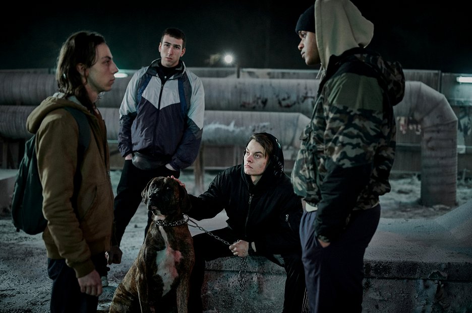 Hausen - Der Block (E01) (2020) | ČSFD.cz